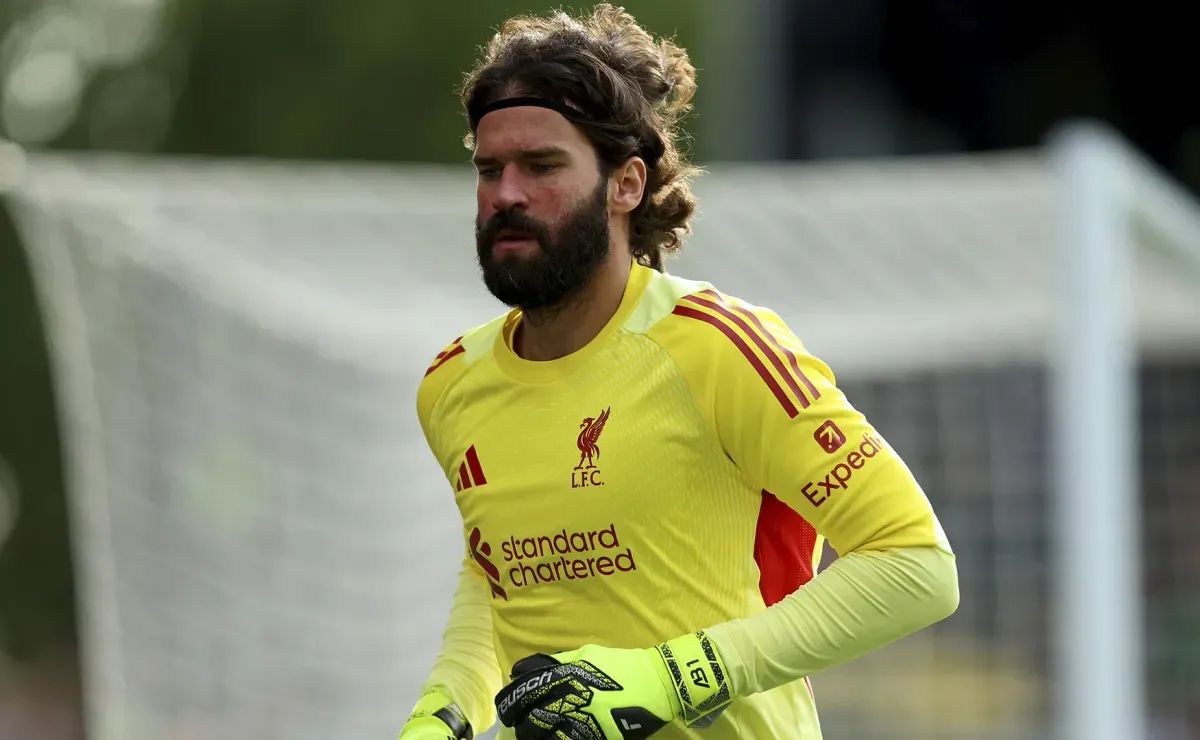 ¿Por qué no juega Alisson Becker en Chelsea vs. Liverpool?
