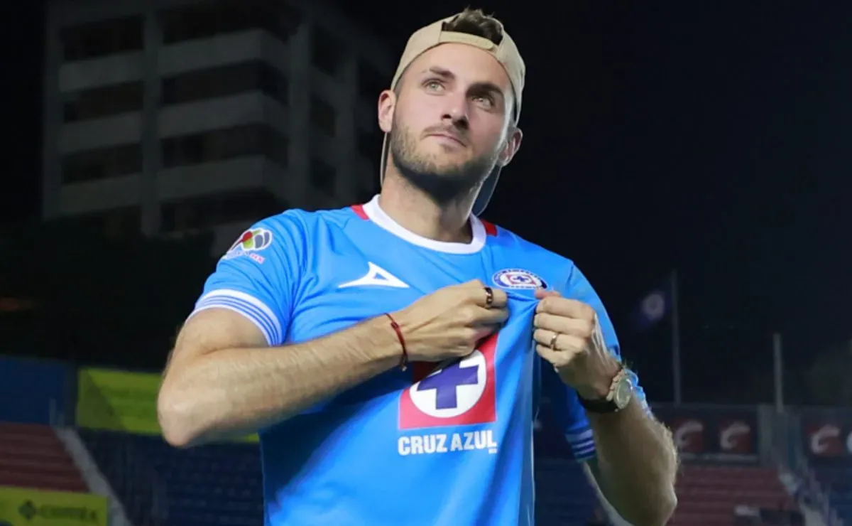 Tierno mensaje de Santi Giménez a Cruz Azul: "Siempre en mi corazón"