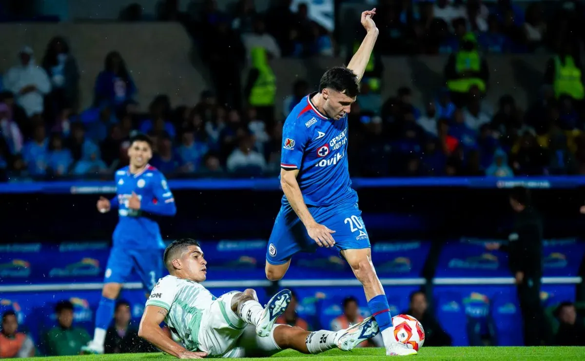 José Paradela justifica los 12 millones que Cruz Azul pagó por él