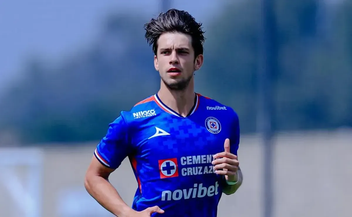 Quién es Íñigo Cuesta, el delantero de Cruz Azul que Larcamón concentró