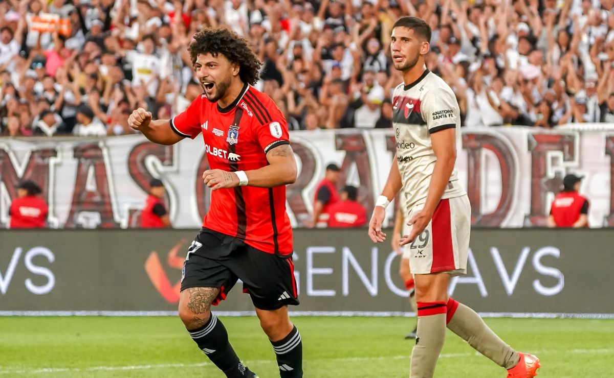 Maximiliano Falcón bromea sobre su continuidad en Colo Colo