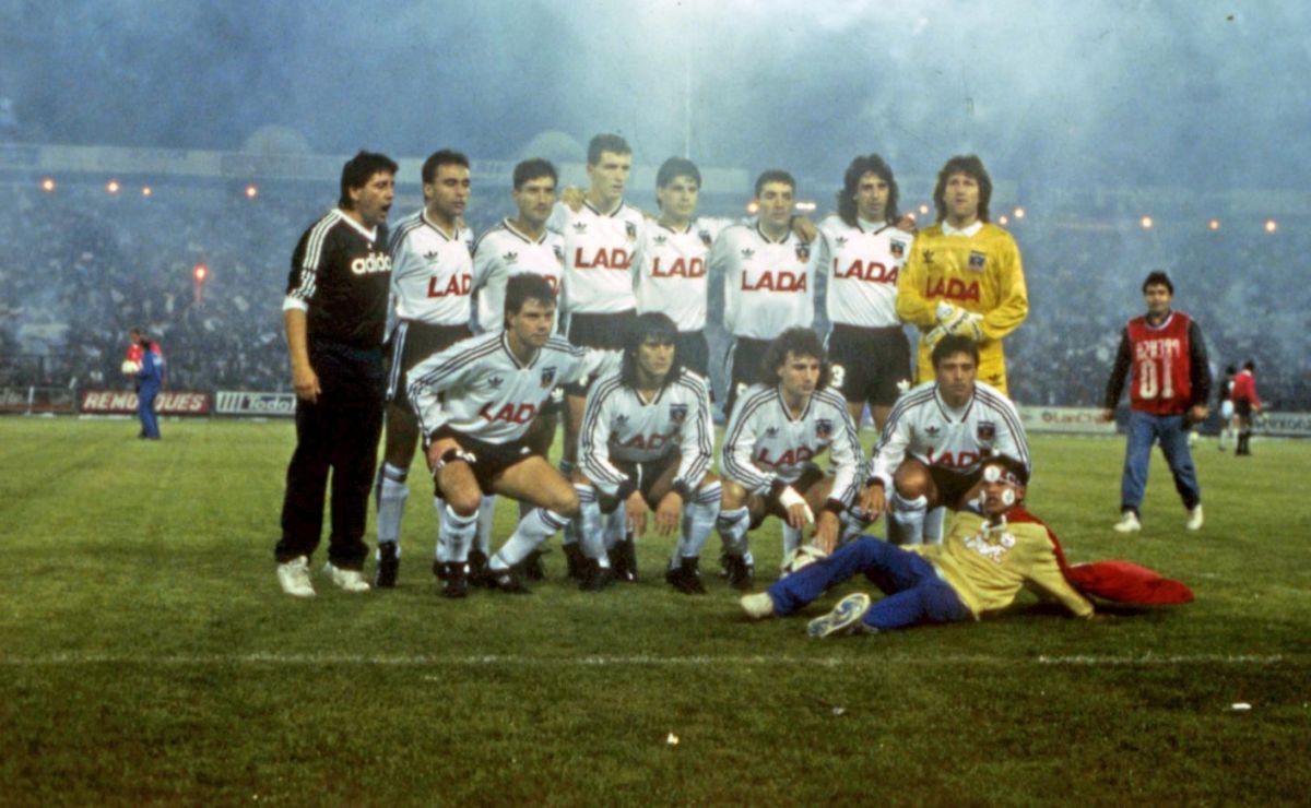 La triste historia del Niño Fantasma que se coló en la foto de Colo Colo 91
