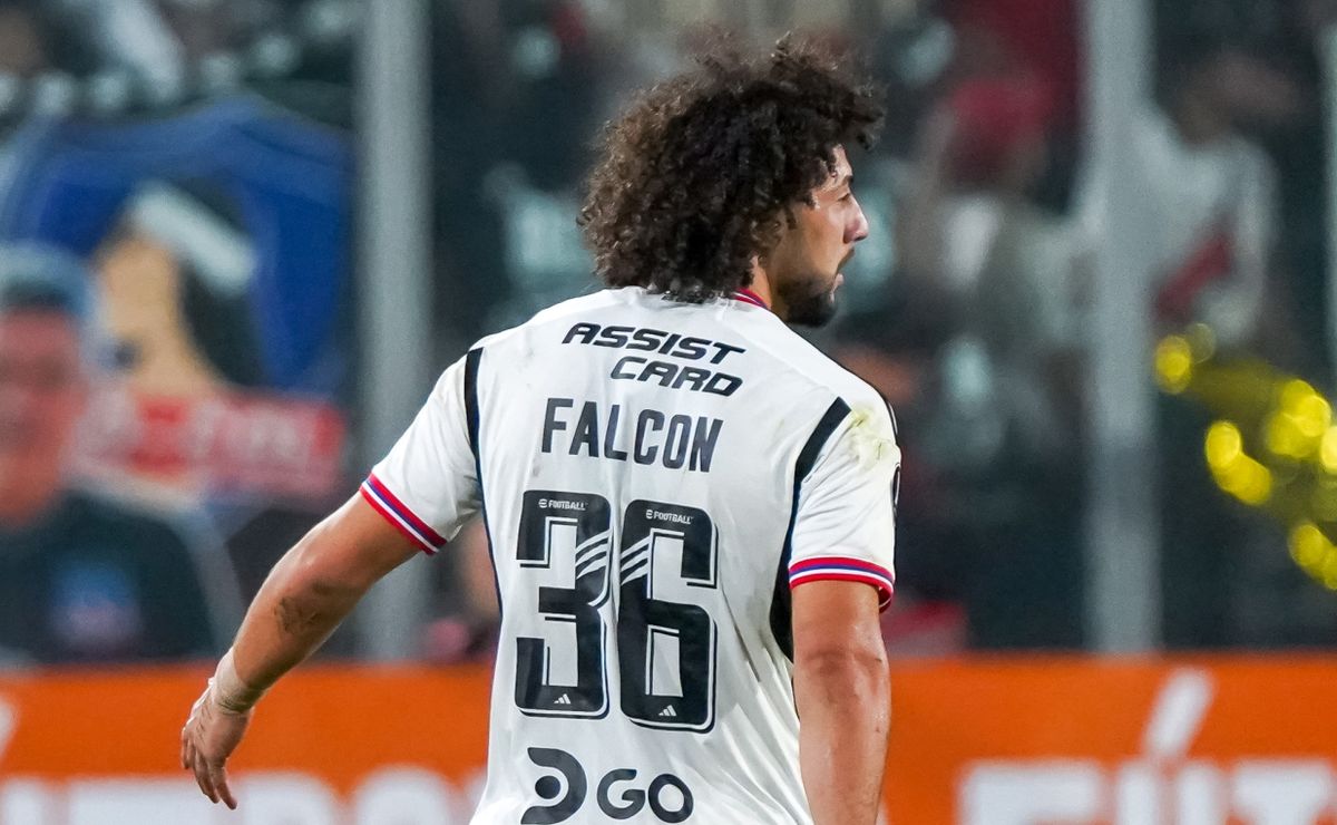 Maximiliano Falcón vuelve a cambiar su número en Colo Colo
