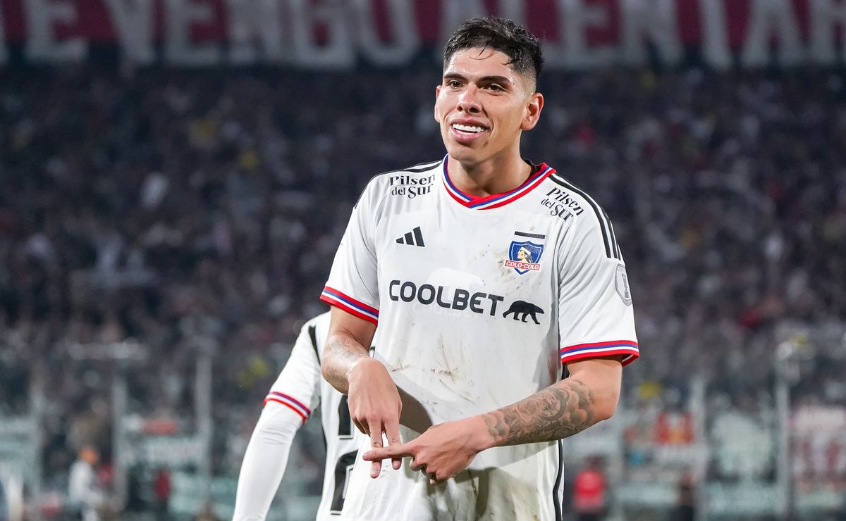 Carlos Palacios maravilla a históricos de Colo Colo