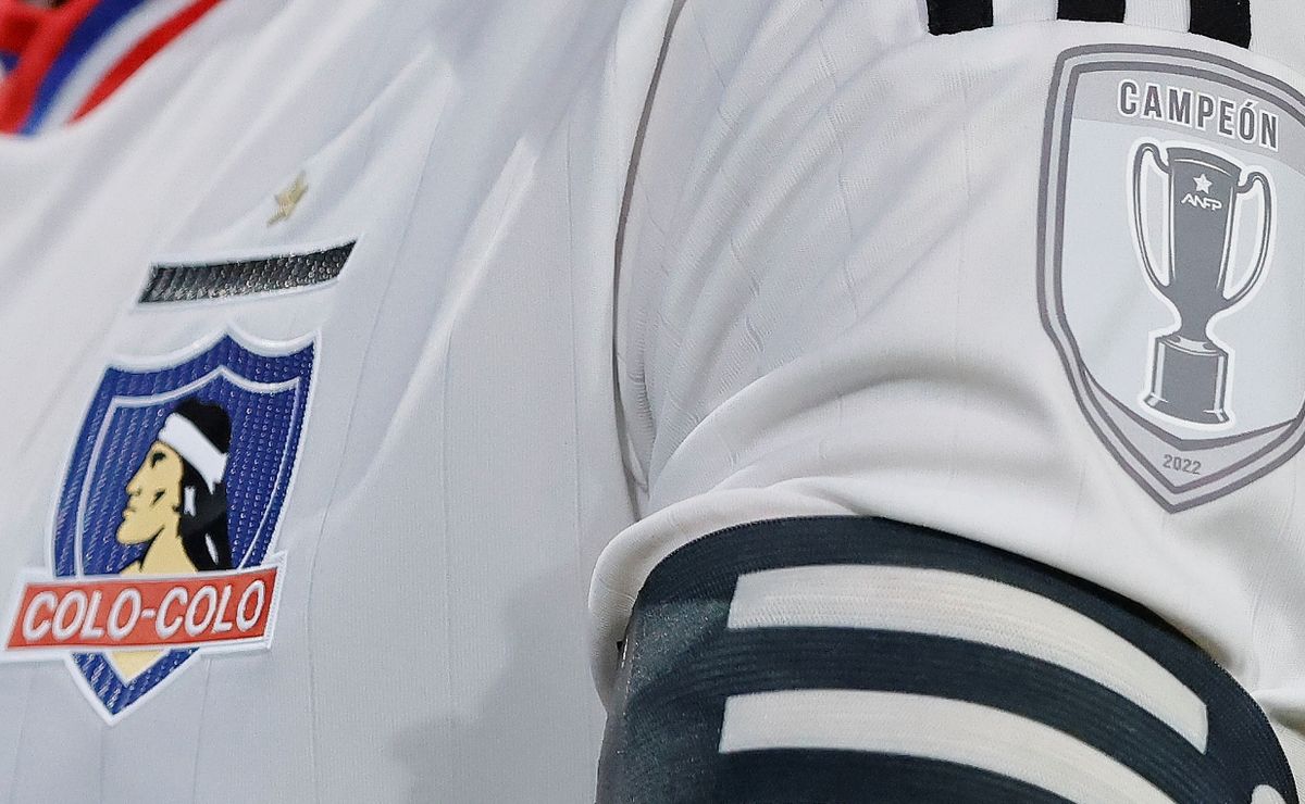 En Colo Colo aprueban diseños de las camisetas para el centenario