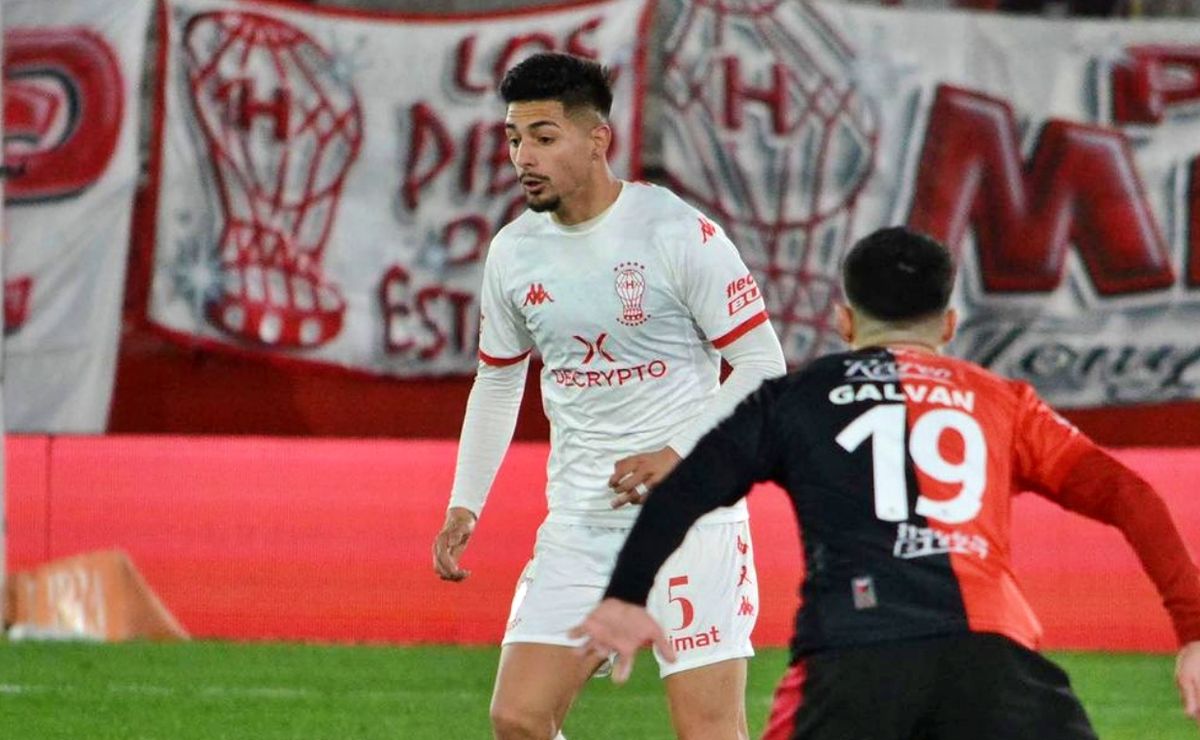 Williams Alarcón la rompe en Argentina mientras Colo Colo mira atento