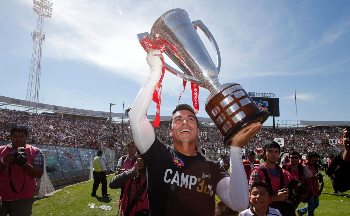 Se cumplen 10 años del retorno de Esteban Paredes a Colo Colo