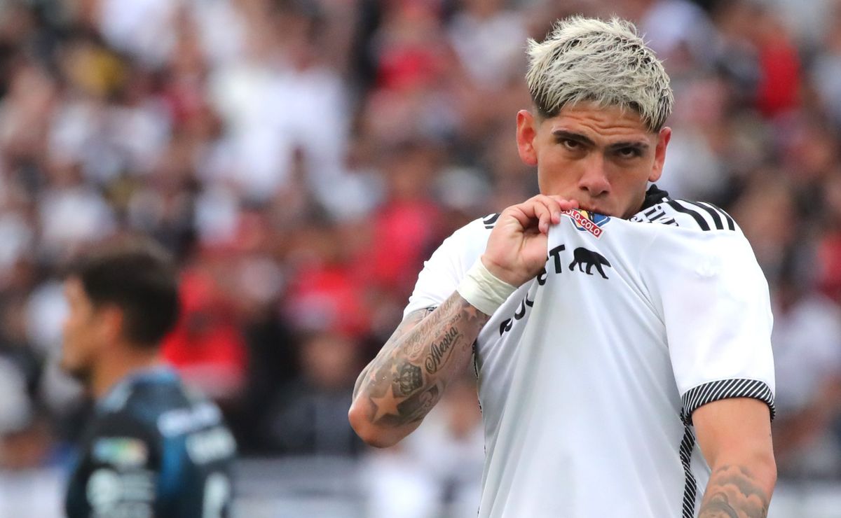 Oficial: Carlos Palacios deja Colo Colo y parte a Boca Juniors