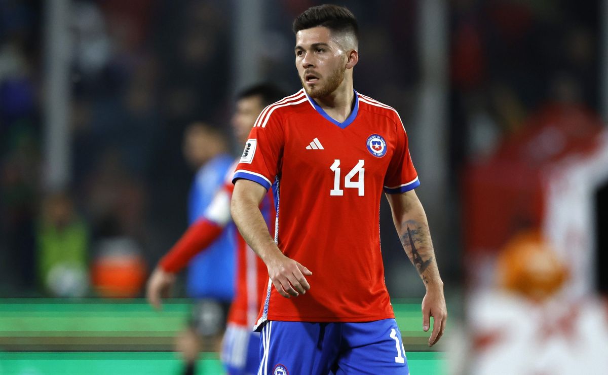 Víctor Felipe Méndez se acerca a Colo Colo como posible refuerzo