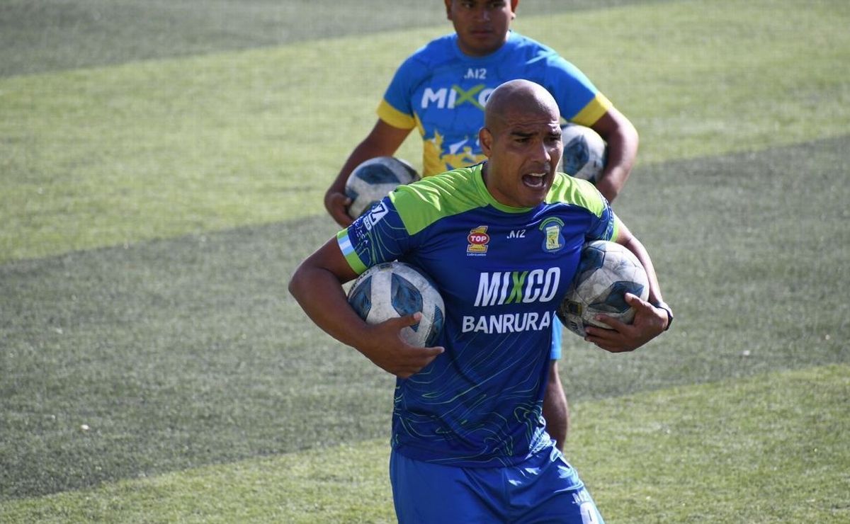 Douglas Sequeira rompió el silencio y le respondió a Hernán Medford ...