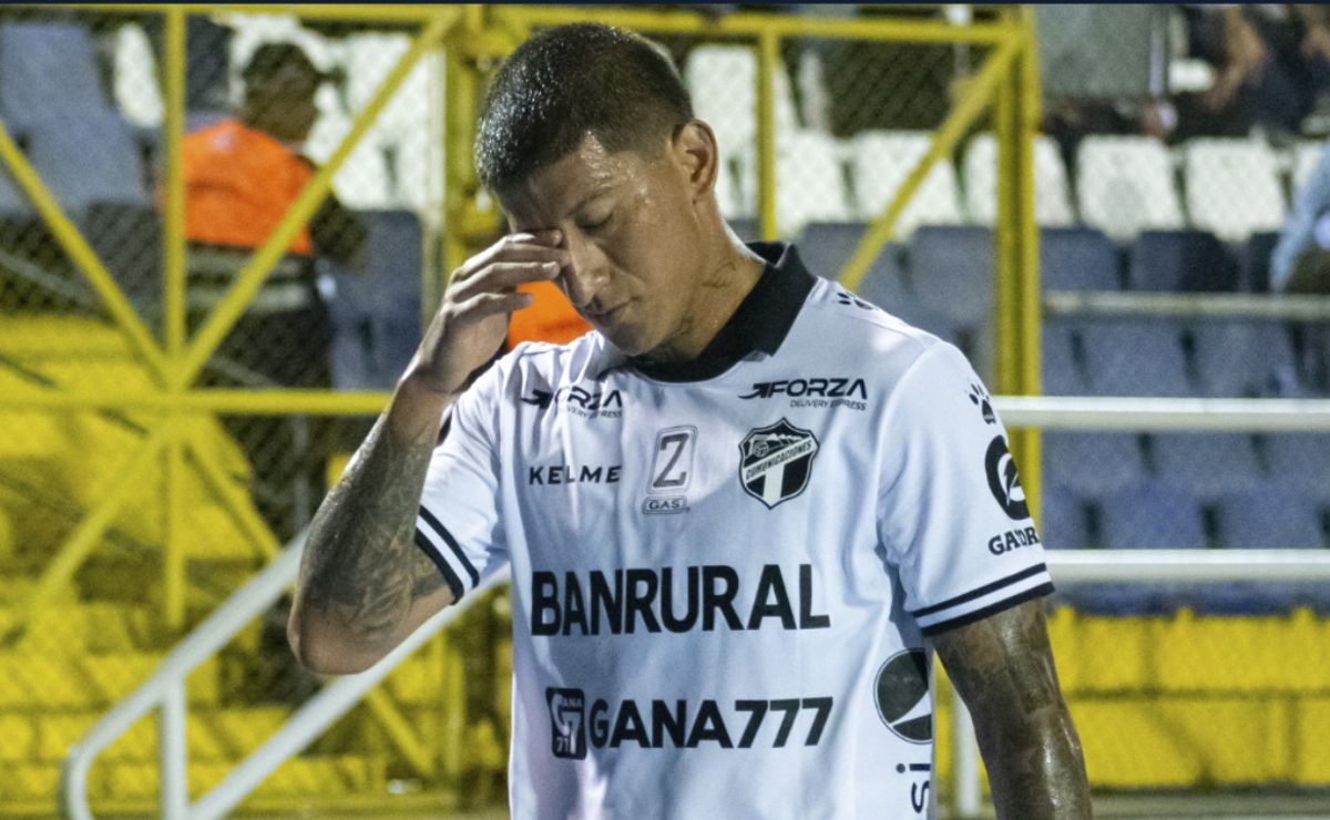 La insólita jugada que dejó a Stheven Robles afuera de la convocatoria ...