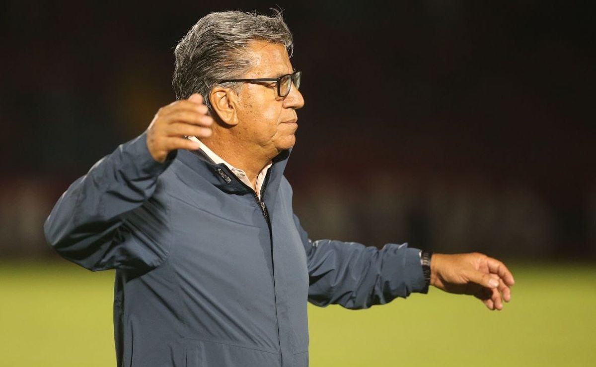 El DT de FAS, Raúl Arías, le realizó una fuerte crítica al fútbol de El ...