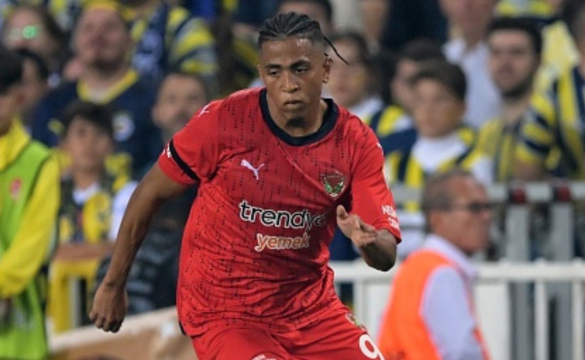 Rigoberto Rivas tuvo una gran actuación y la coronó con un gol ante el ...