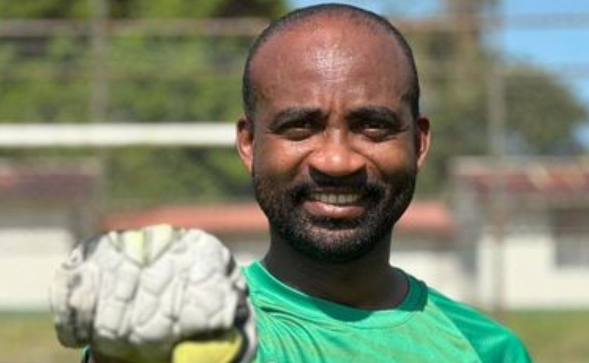 Dexter Lewis vuelve al fútbol para jugar en un club del ascenso ...