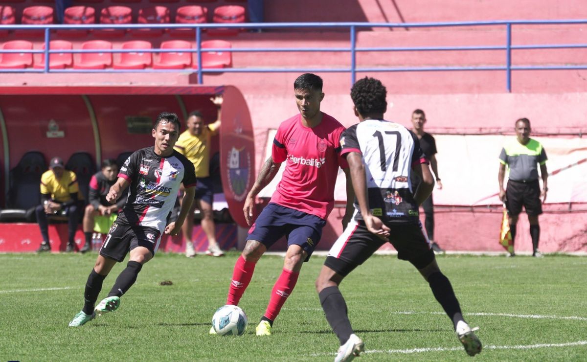El rojo se ilusiona: Municipal golea a Quiché FC en amistoso previo al ...