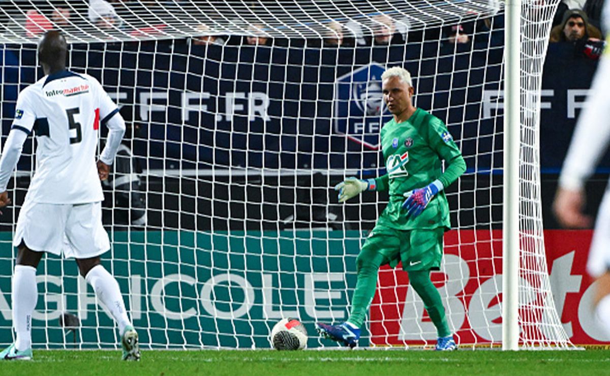 Keylor Navas volvió a ser titular con el PSG en los octavos de final de ...