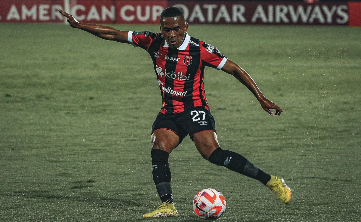 “No ha sido difícil”: Ian Lawrence le responde a la afición de ...