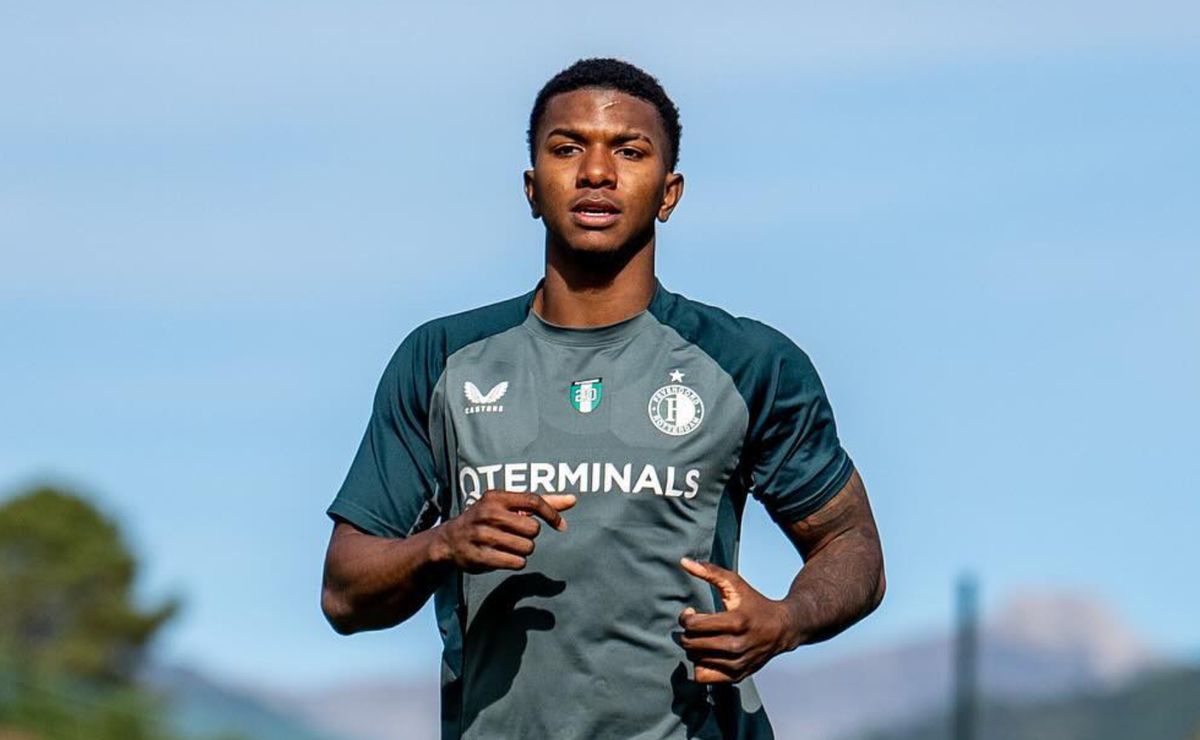 Se va de Feyenoord: Jeyland Mitchell confirma la noticia que lo marca