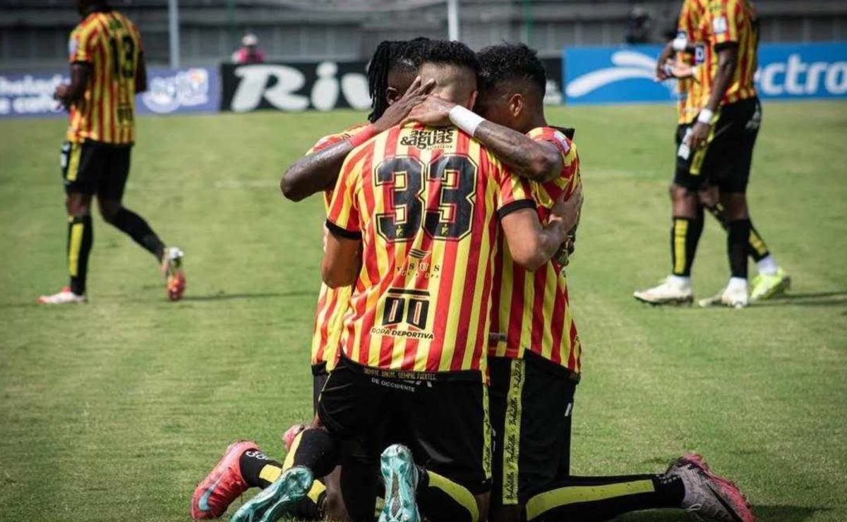 Rubilio Castillo hace sonreír a Luis Fernando Suárez en Colombia