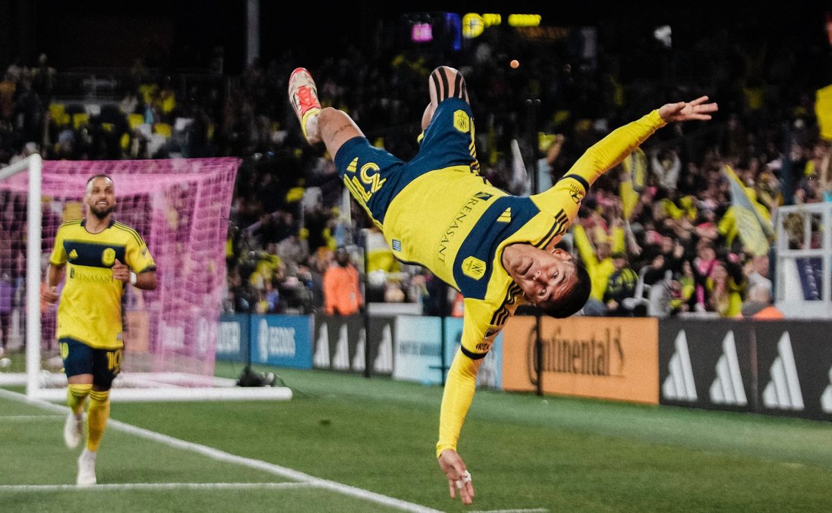 Los tiene de cabeza: Andy Najar hace delirar a Nashville con su golazo