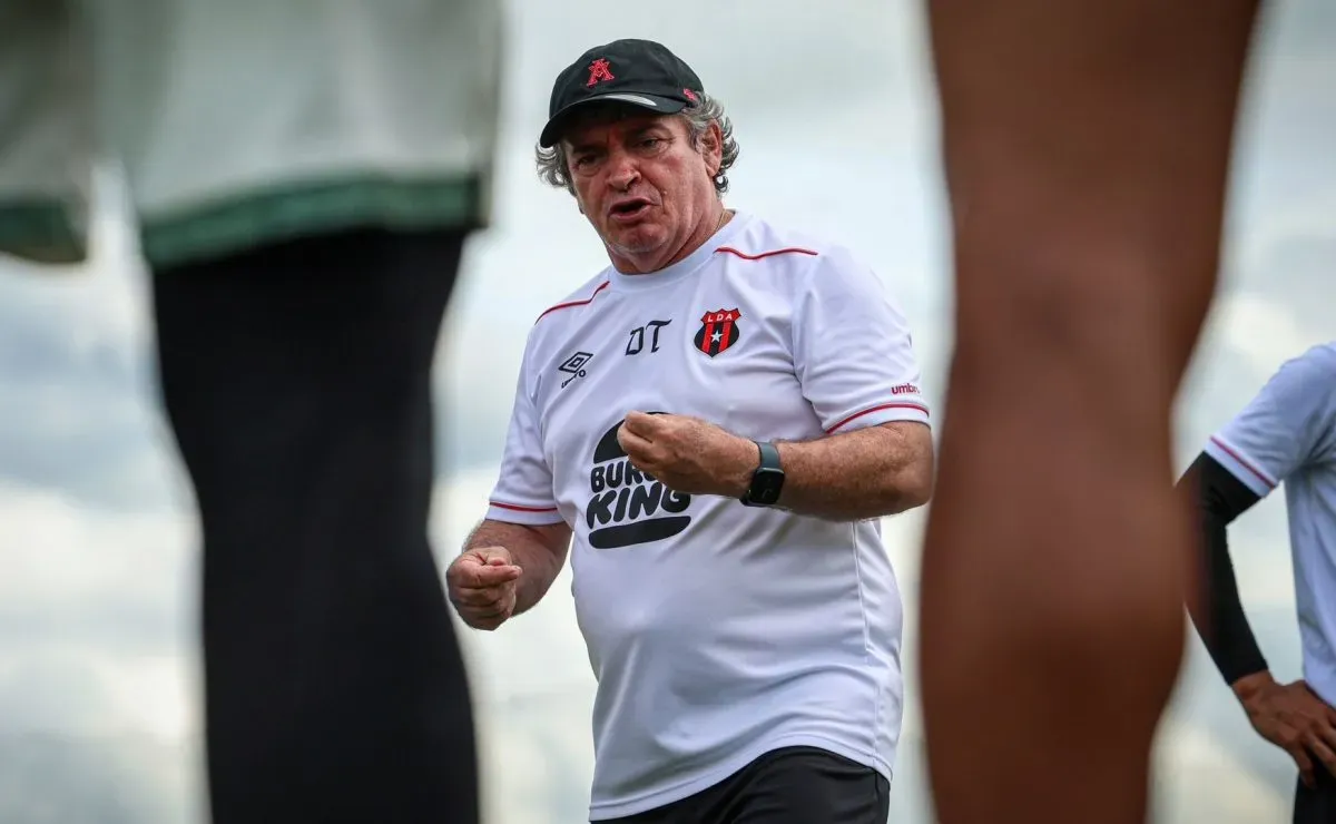 Lo pide Machillo Ramírez: Alajuelense acelera por un último refuerzo ...