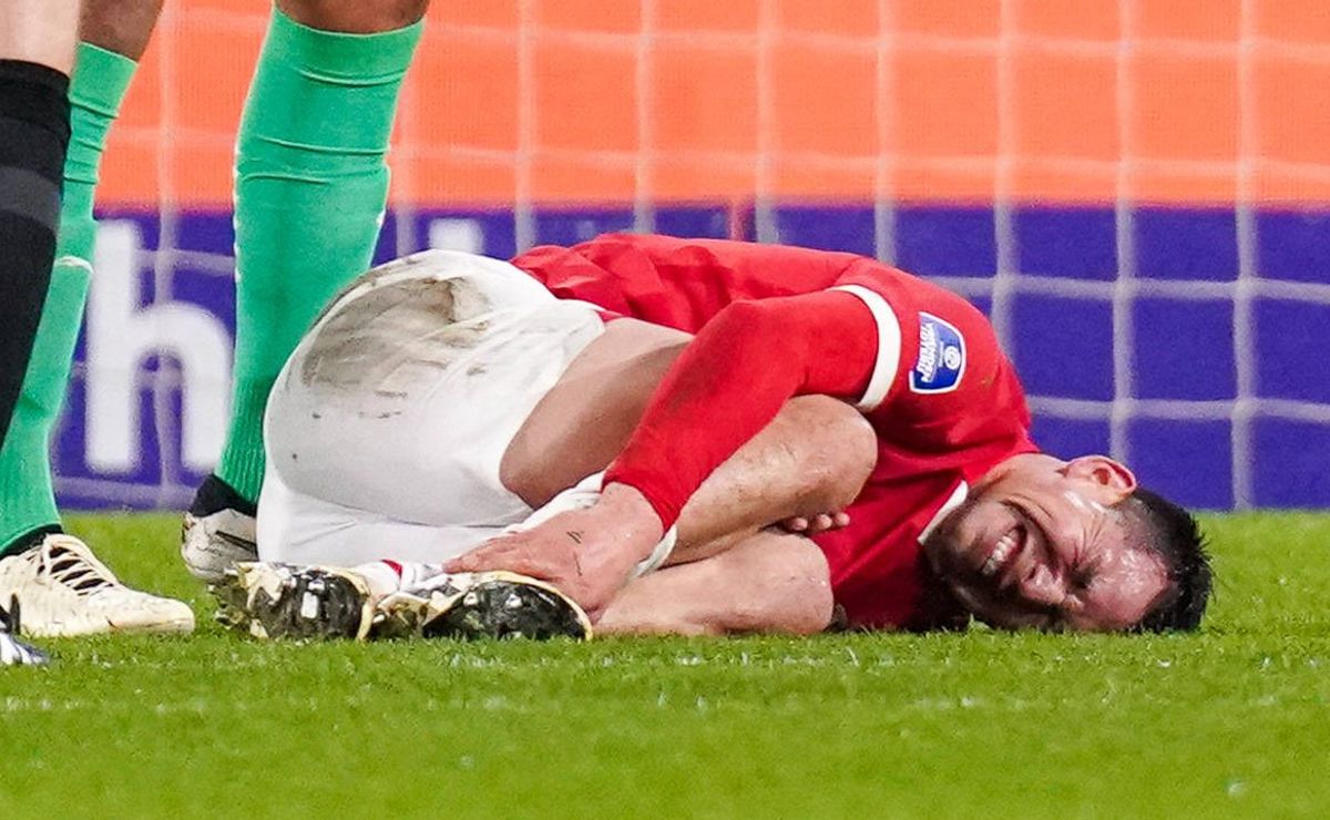 Peter Bosz confirmó una nueva lesión del Chucky Lozano - JuanFutbol