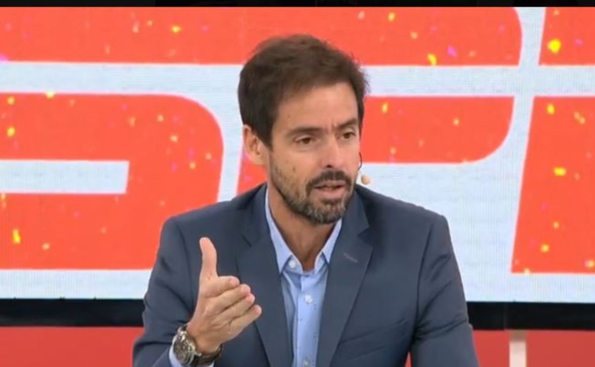 Mariano Closs cuestionó una decisión de Diego Martínez ante Racing: "Me ...