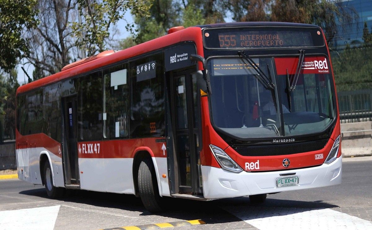 Ya funciona el Recorrido 555 al Aeropuerto: Estos son los horarios y ...