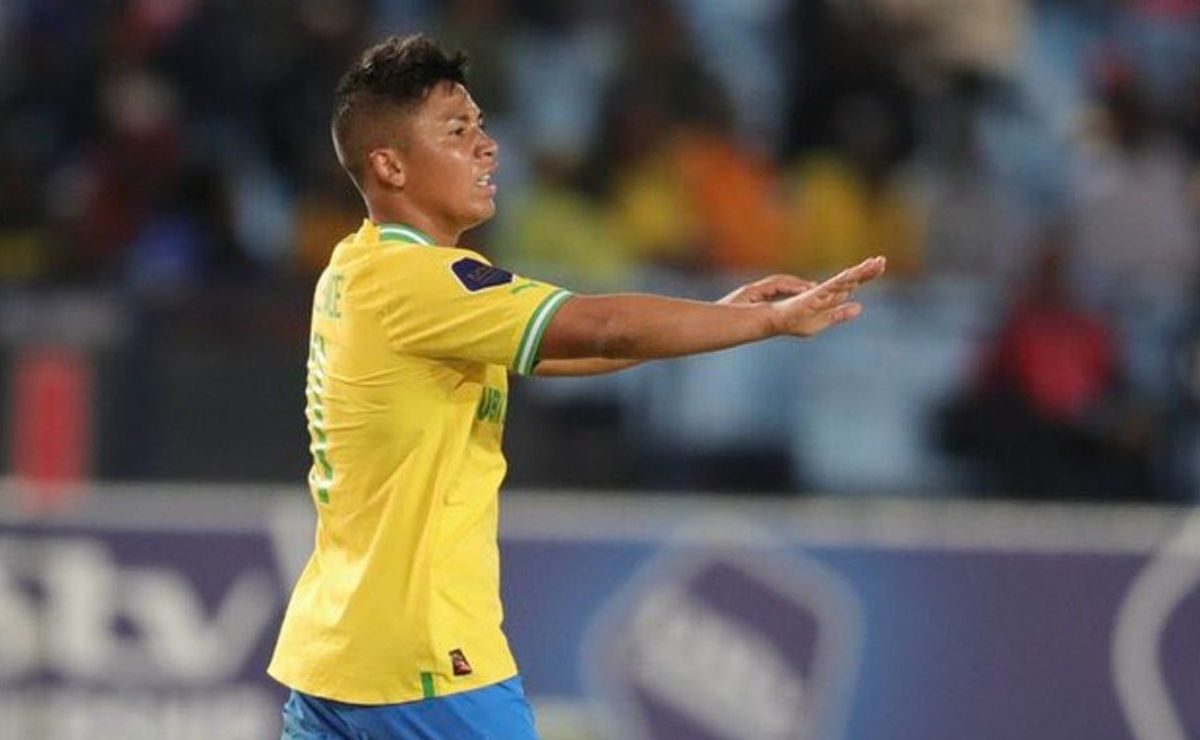 Marcelo Allende tuvo agrio regreso en África: jugó 12 minutos y vio la roja