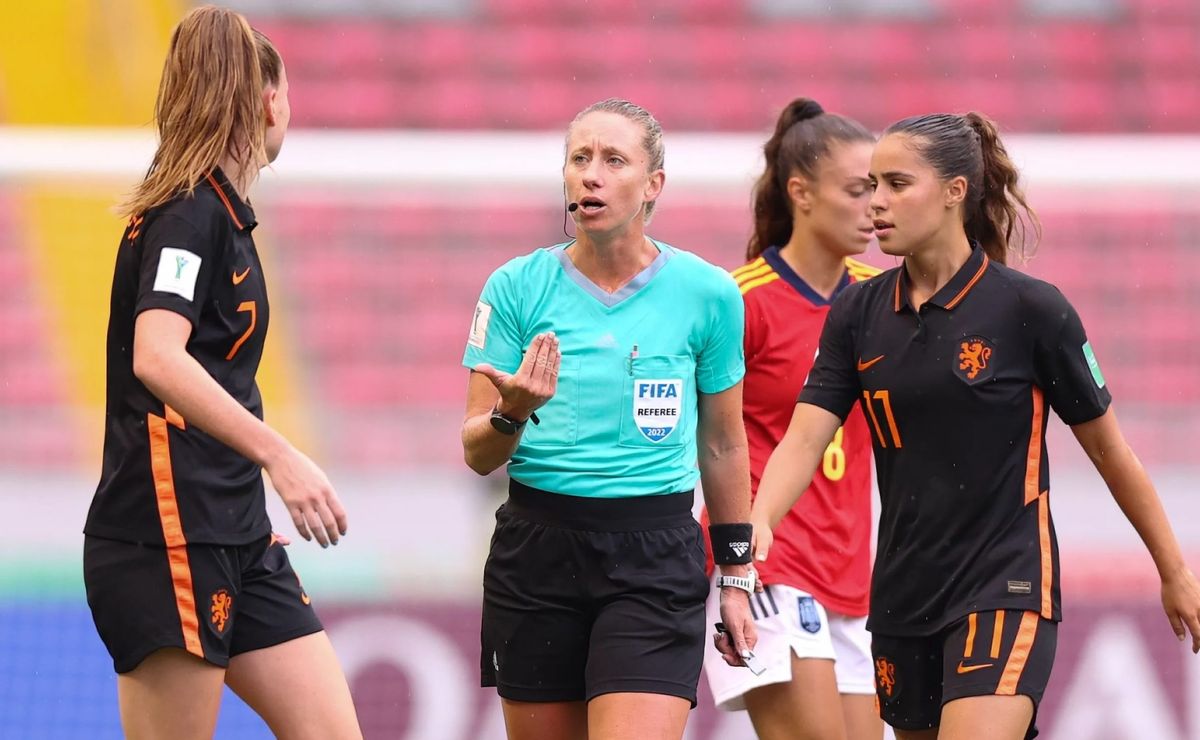 Tori Penso: La árbitra que empezó a dirigir a los 14 años