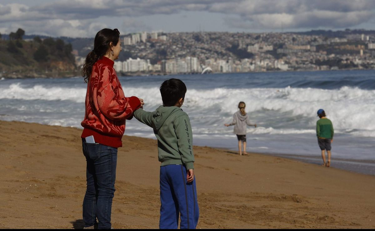 Último plazo para postular al bono que paga 200 mil pesos a padres