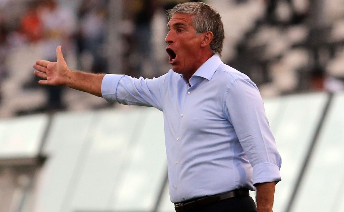 Omar Labruna y lo difícil de dirigir a Colo Colo: "Es similar a una ...