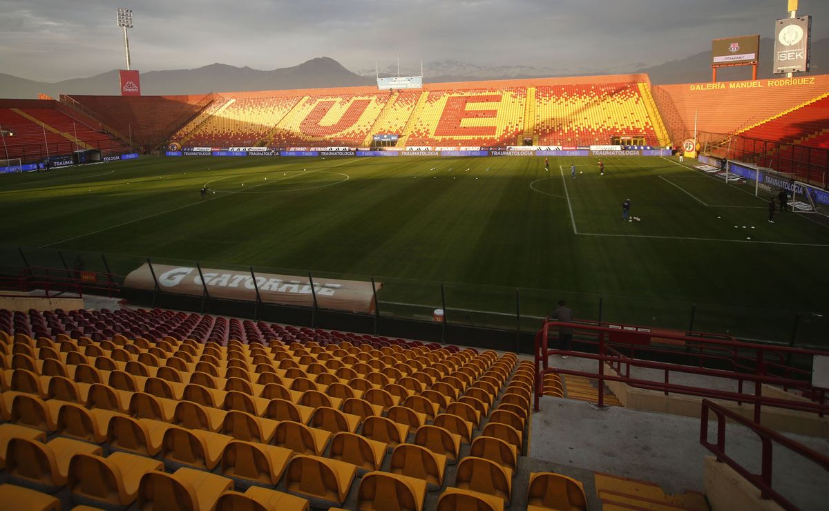 Canchero de Santa Laura: estafaron a Unión Española con la cancha