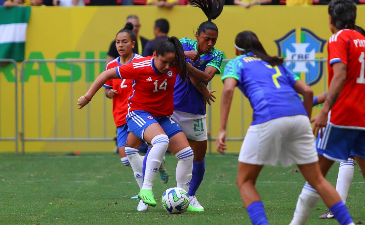 Monserrat Hernández celebra su debut en La Roja Femenina adulta