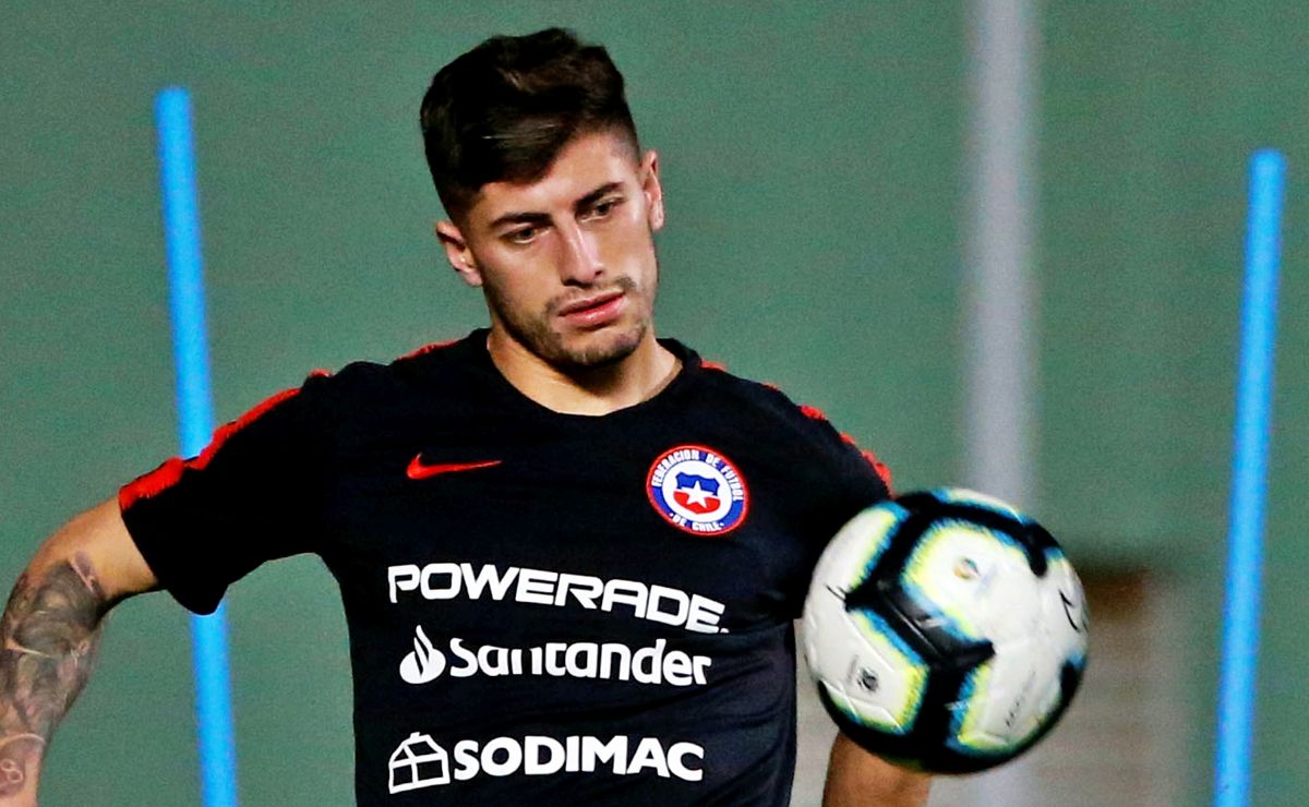 Ángelo Sagal avisa al fútbol chileno que está libre