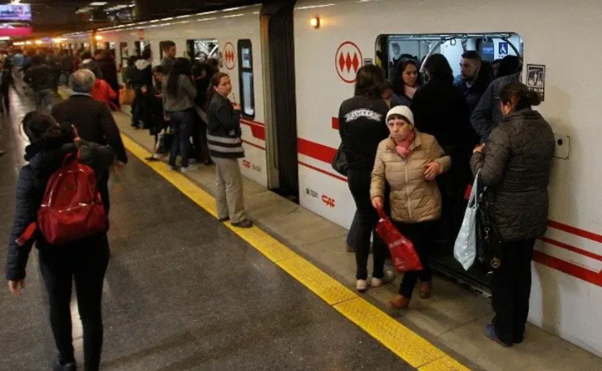 ¿Cuáles son los colores de las nuevas estaciones de la Línea 2?