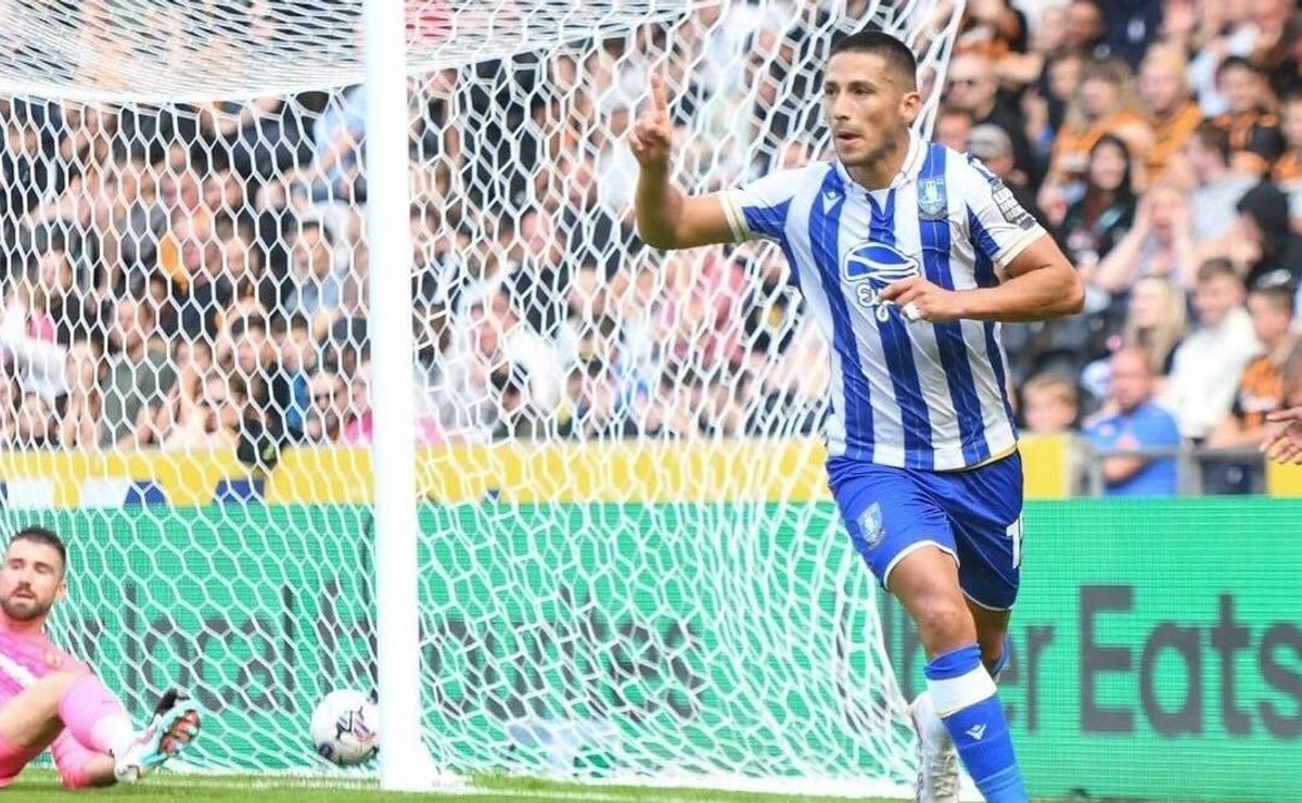 Juan Delgado mara su primer gol con el Sheffield Wednesday