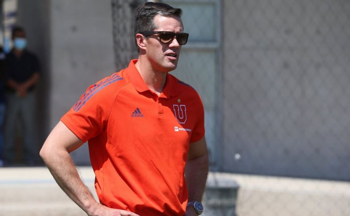 Michael Clark se aferra a la U: advierte que no renunciará a Azul Azul
