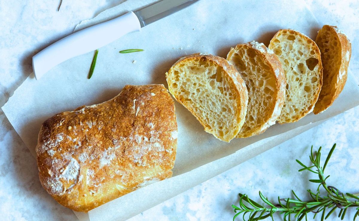 Receta de Pan Ciabatta casero: Cómo hornear pan rústico italiano