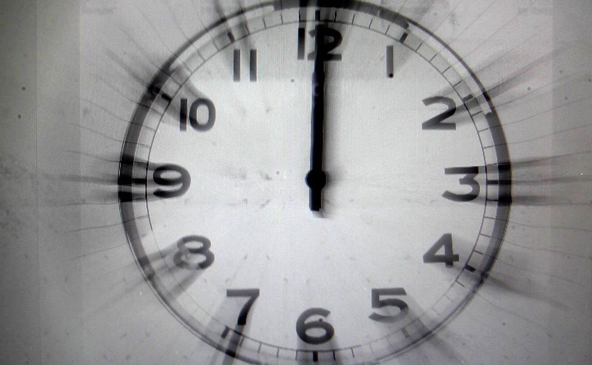 ¿Hay que atrasar o adelantar el reloj en el cambio de hora este fin de ...