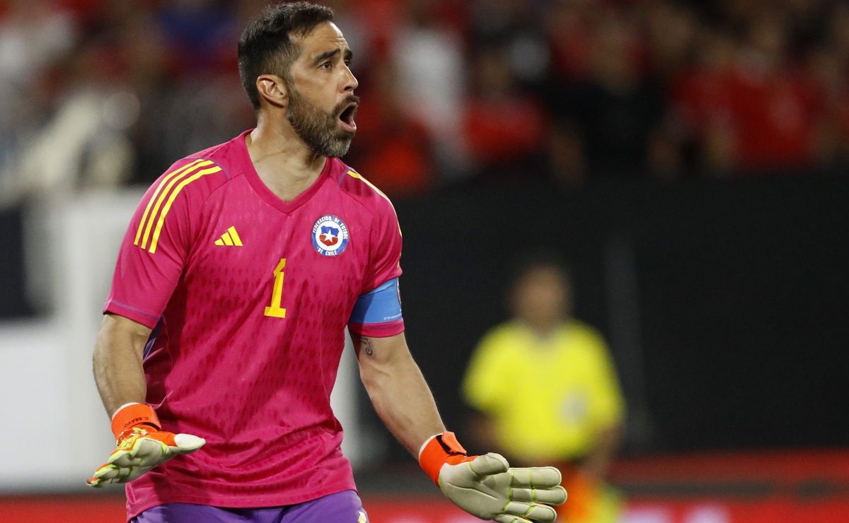 Claudio Bravo se mantendrá fuera de la selección chilena en eliminatorias