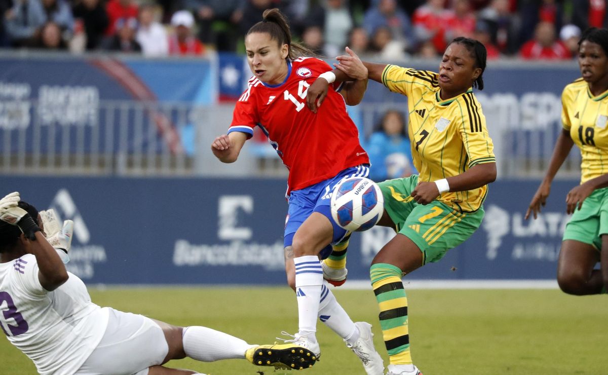 Franchesca Caniguán al arco de la Roja: "Jugué dos partidos en Rangers"