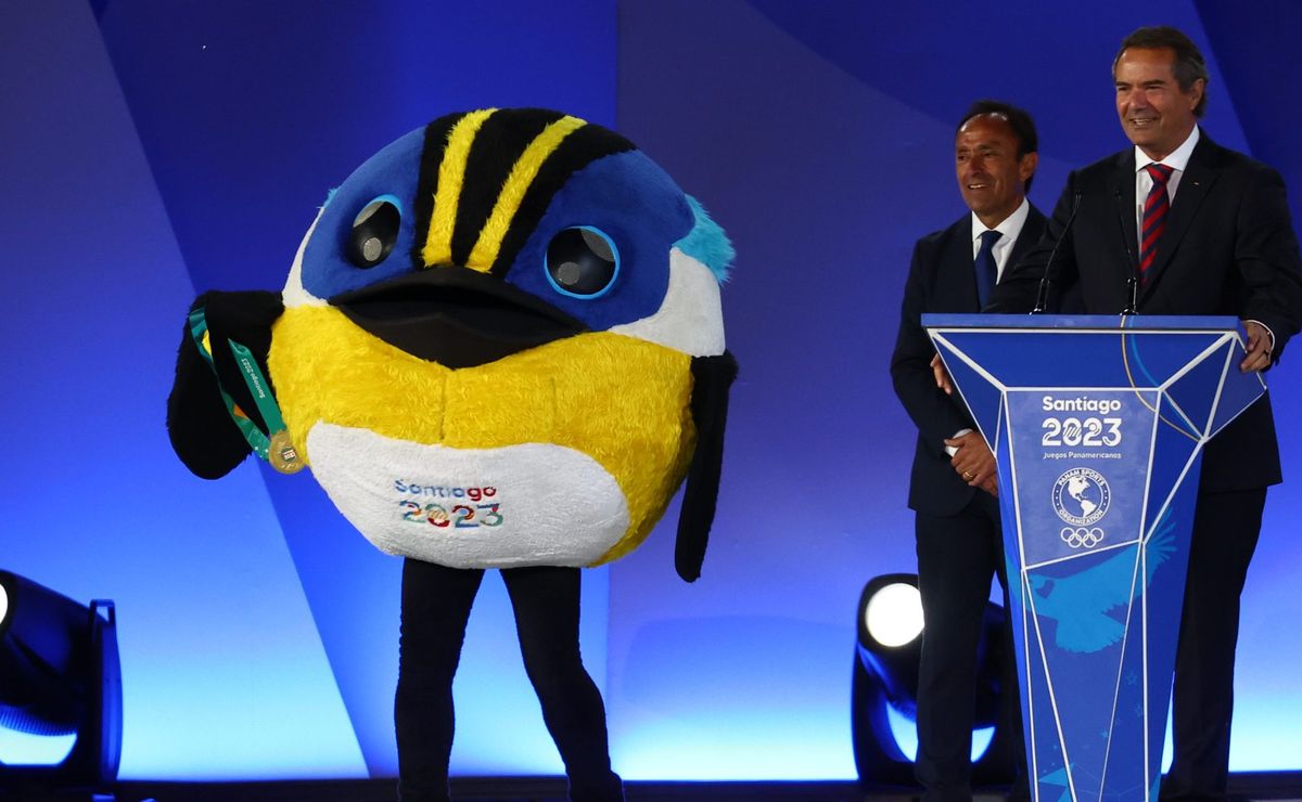 La masctoa Fiu recibe la última medalla de oro en Santiago 2023