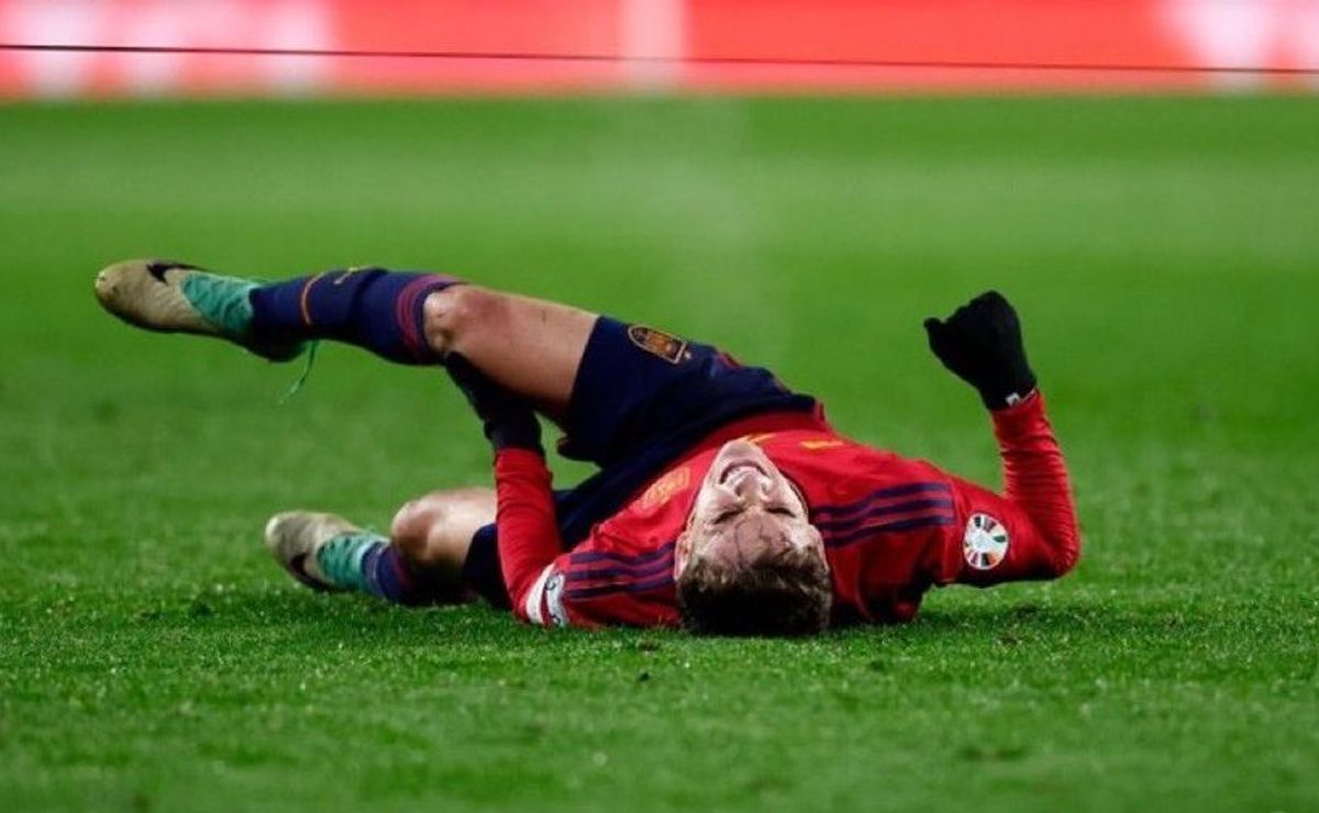La brutal lesion de Gavi conmociona a España: varios meses fuera