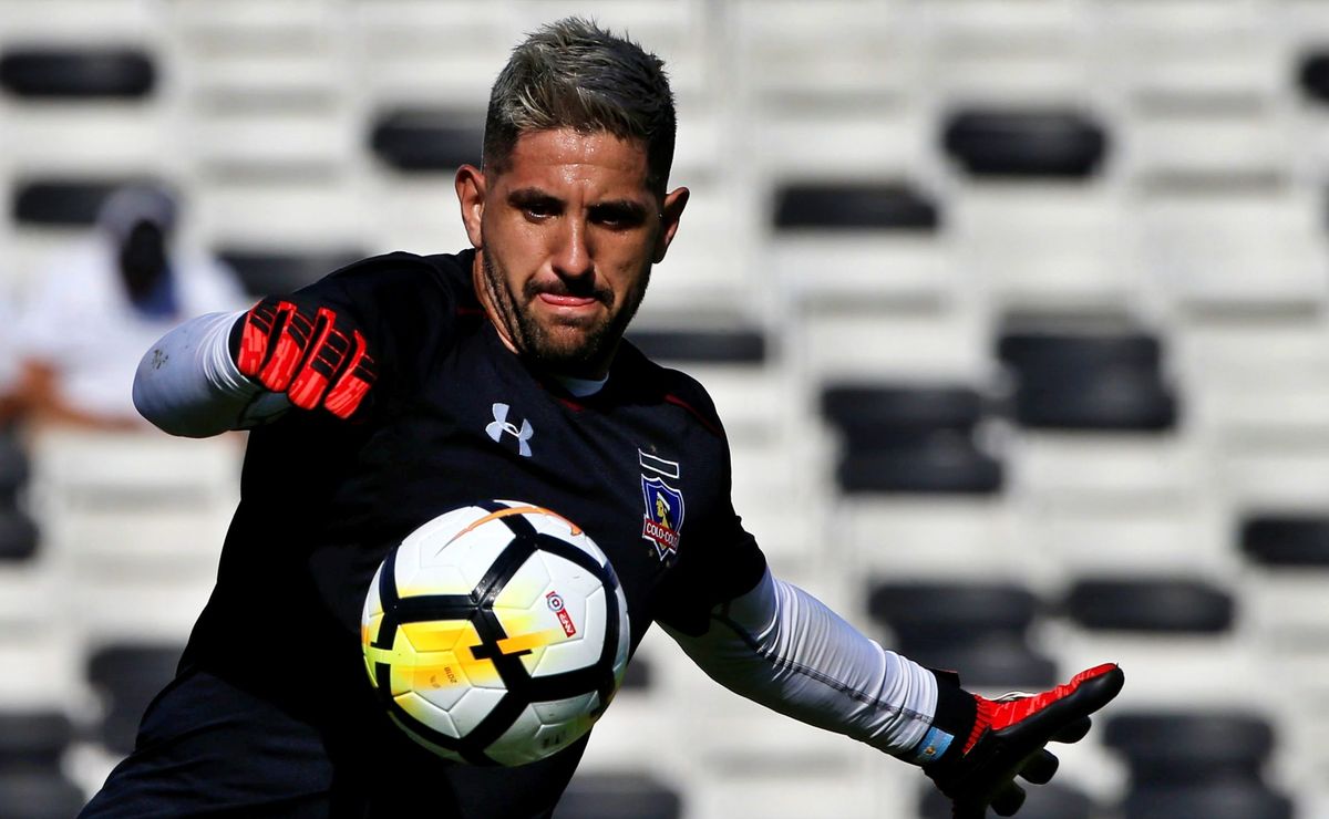 Colo Colo: Liberan nombres de jugadores que sacaron licencias truchas