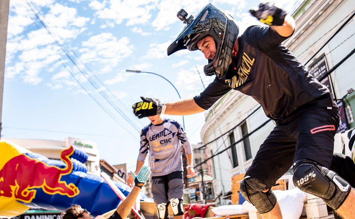Red Bull Valparaíso Cerro Abajo: rider chileno se lesiona y peligra