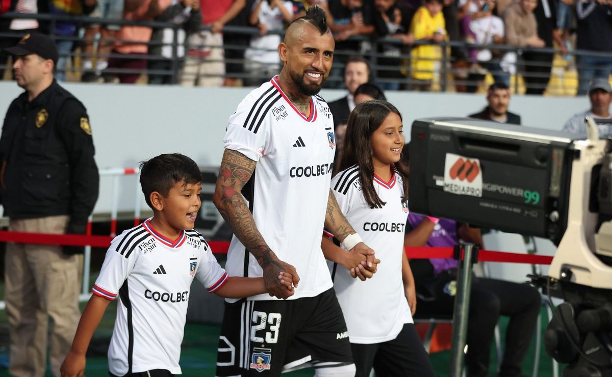 ¿A qué hora presentan a Vidal? Colo Colo cambia el horario - RedGol