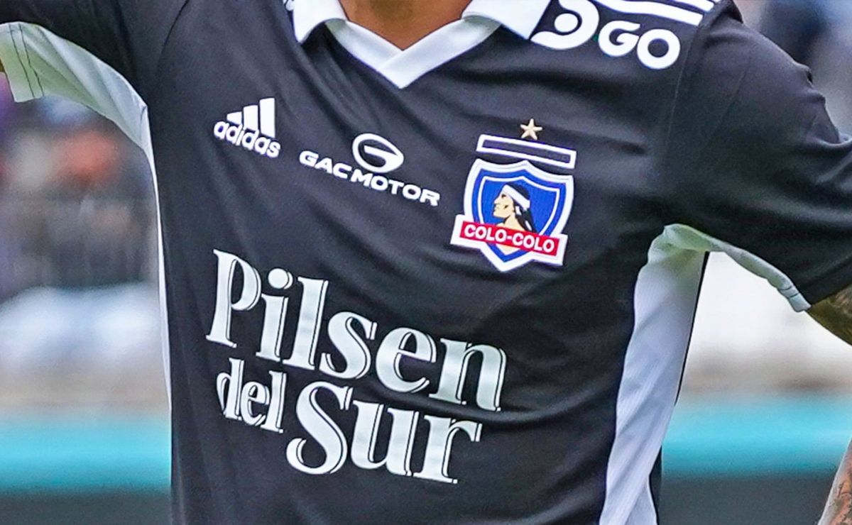 Colo Colo vuelve al clásico negro en su nueva camiseta de visitante 2024