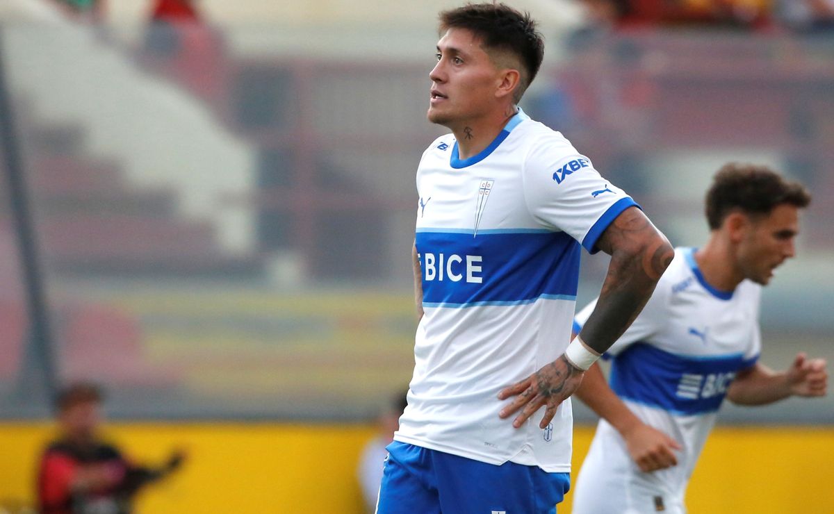 Castillo y debut olvidable en U. Católica: Expulsado desde la banca ...