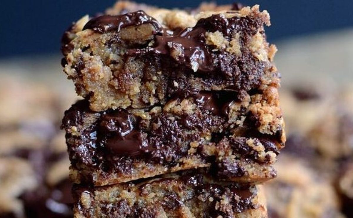 ¿Antojo de algo dulce? Receta de blondies chocolatosos para disfrutar